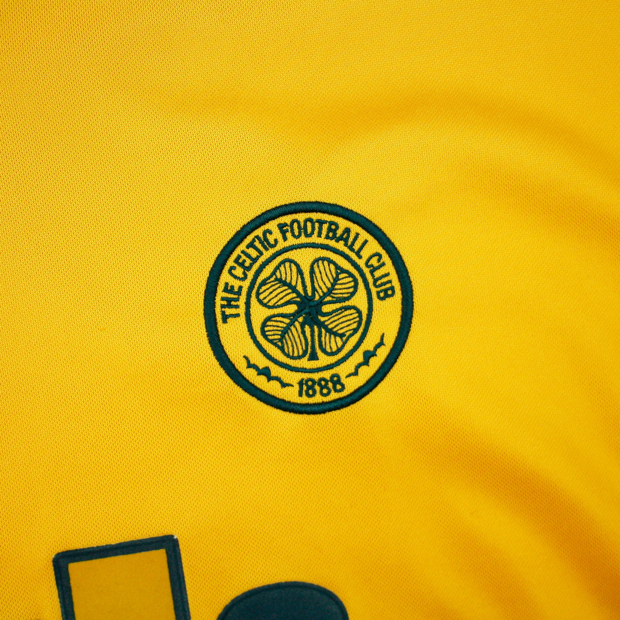 Celtic 00/01 • Away Shirt • M – Real Vintage Football